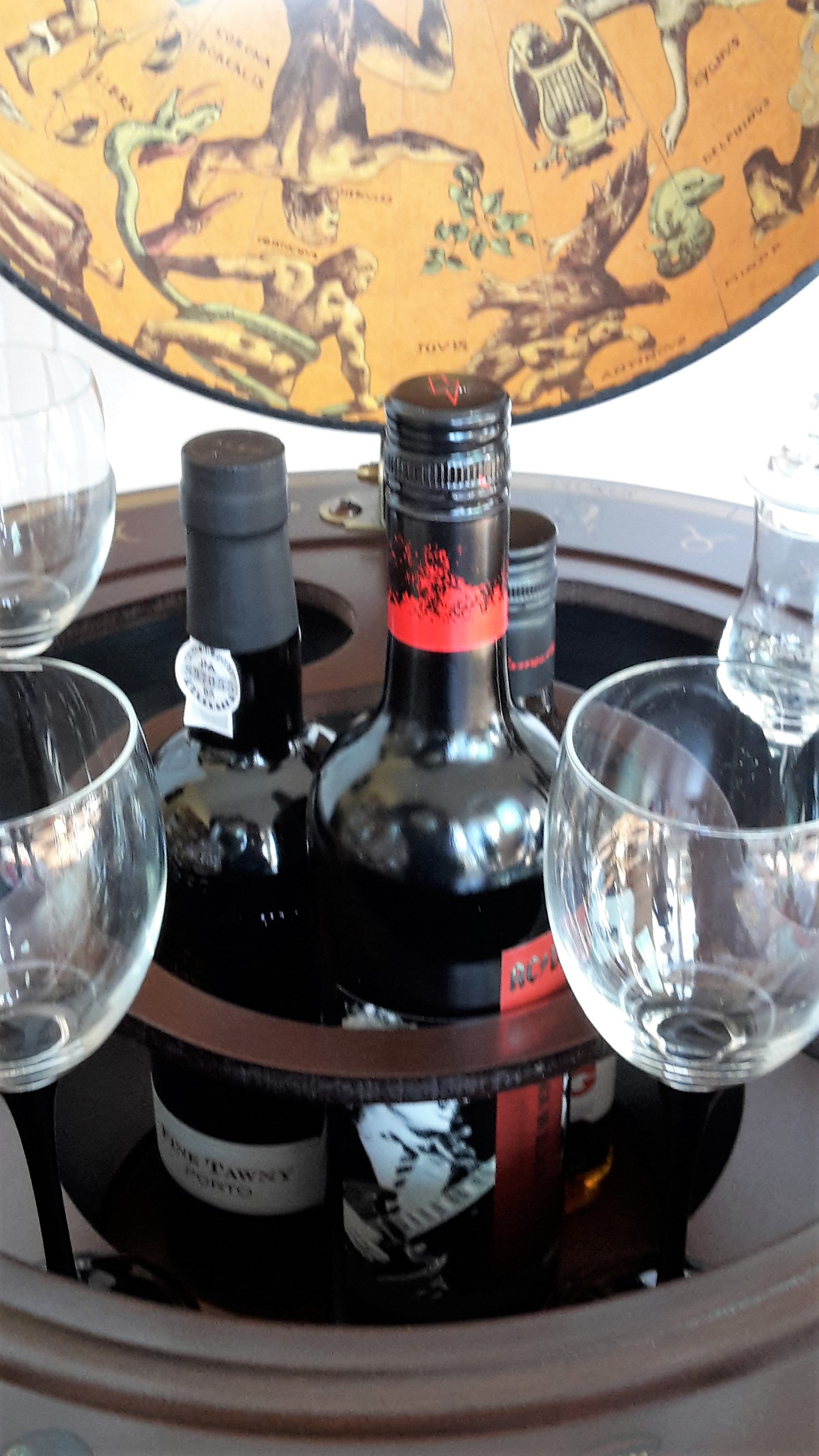 Globus Bar Minibar Enea Zoffoli Innenraum Flaschen Gläser Minibar ...