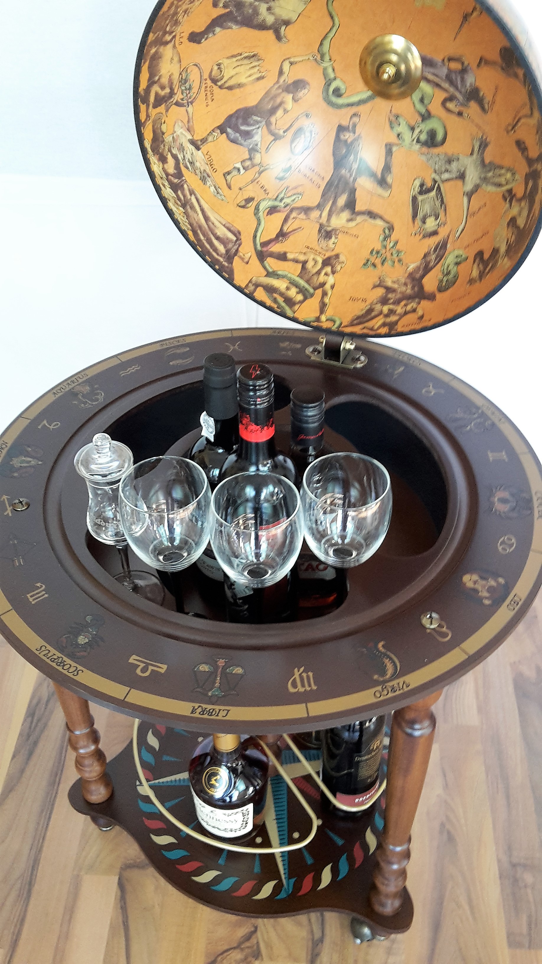 Globus Bar Minibar Enea Zoffoli Innenraum Flaschen Gläser Minibar ...